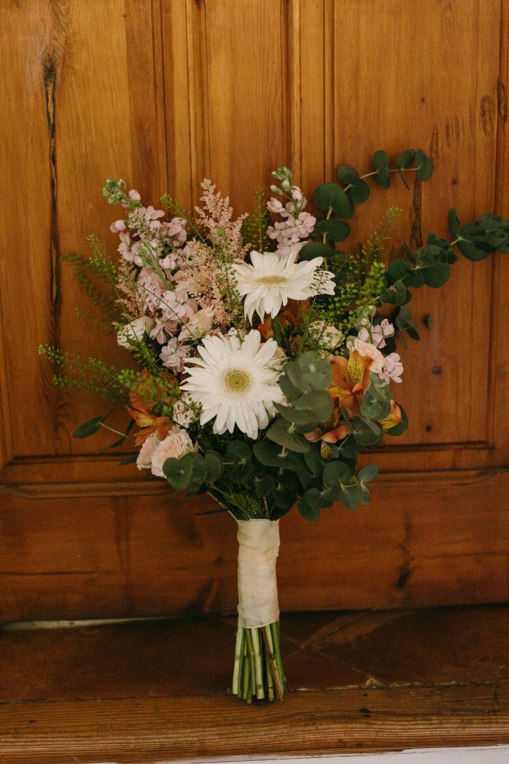 The bridal bouquet: types of bouquets and how to carry it | Plan A Weddings